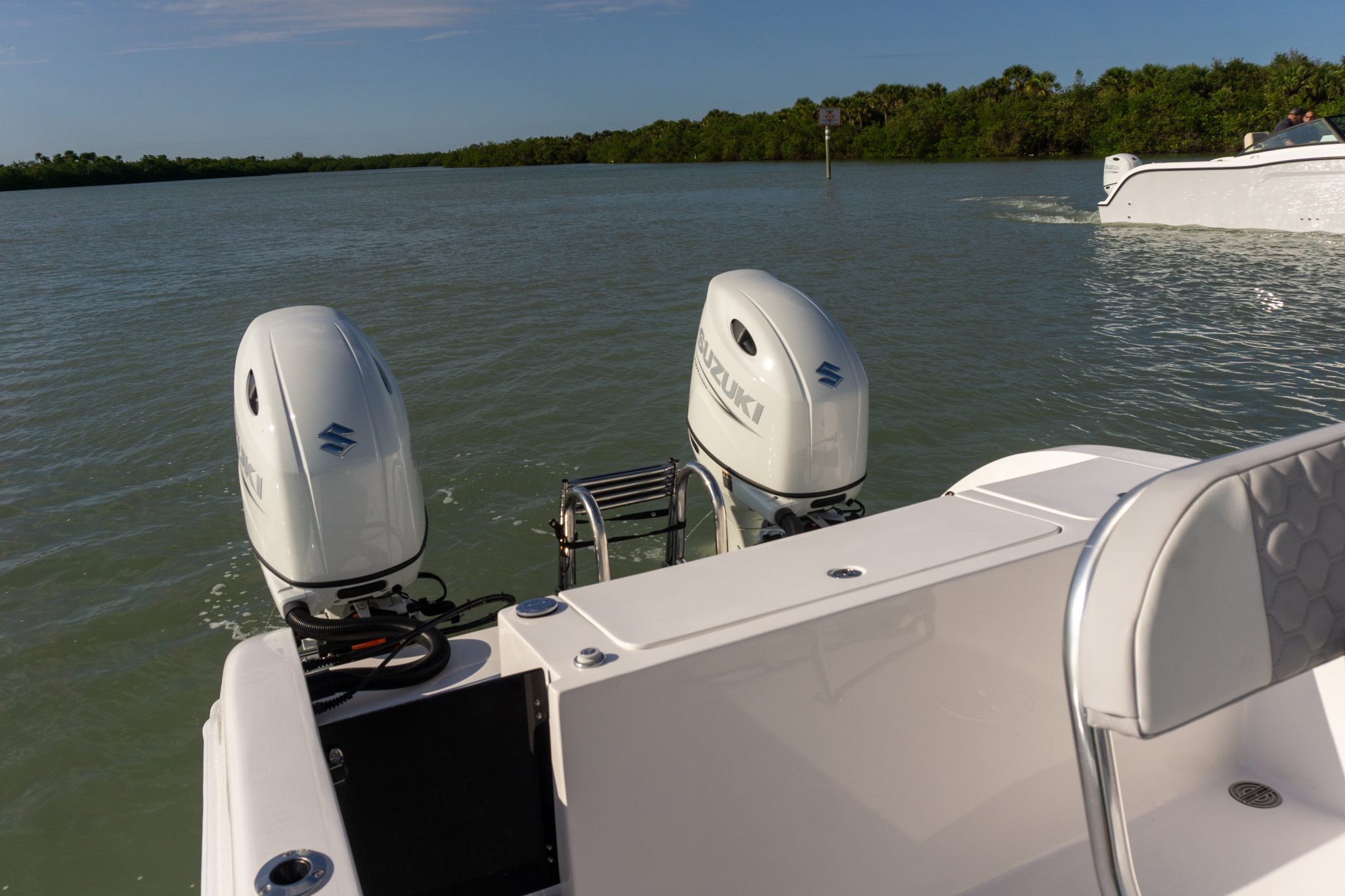240 STX Center Console - Twin Vee