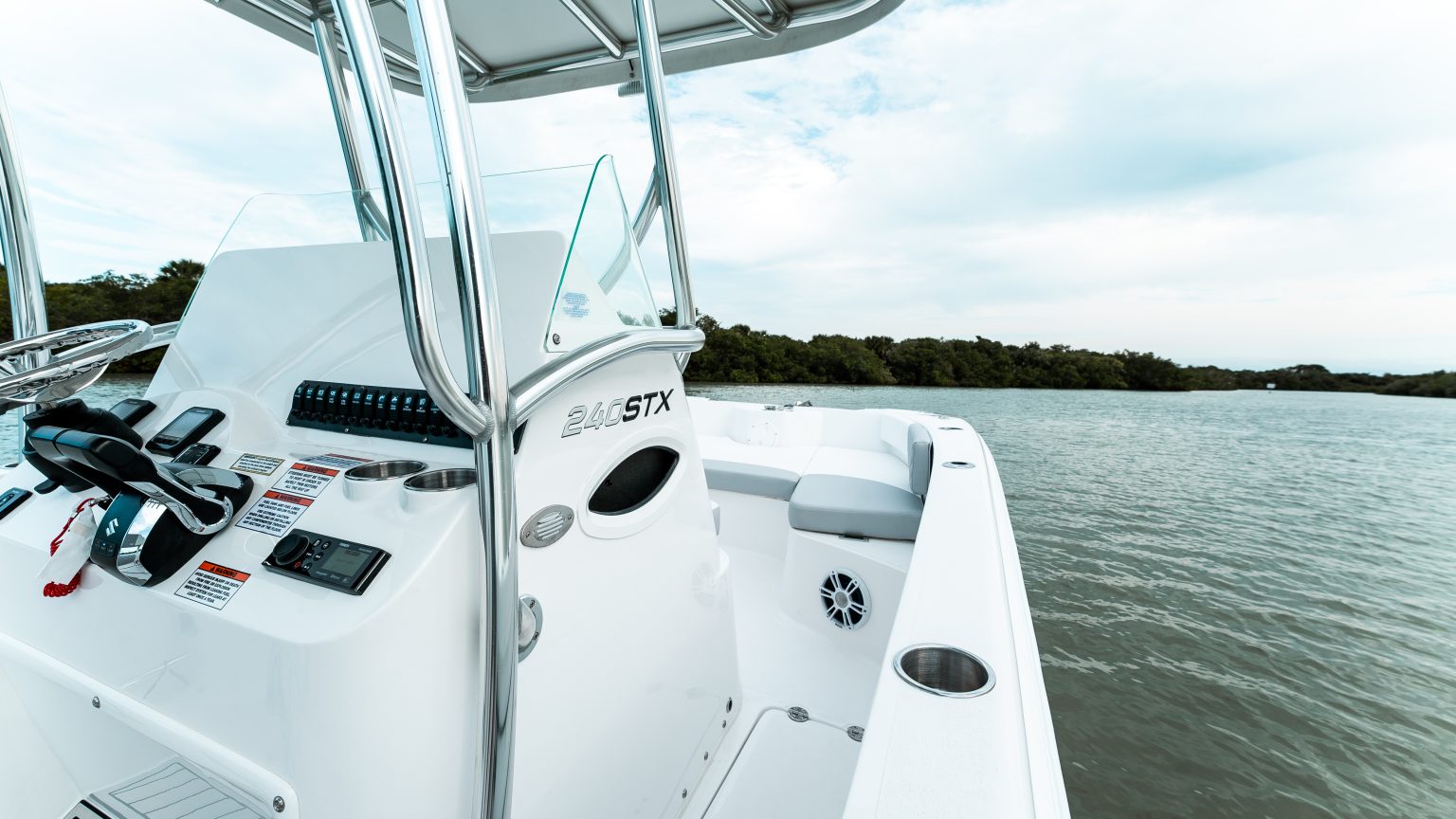 240 STX Center Console - Twin Vee