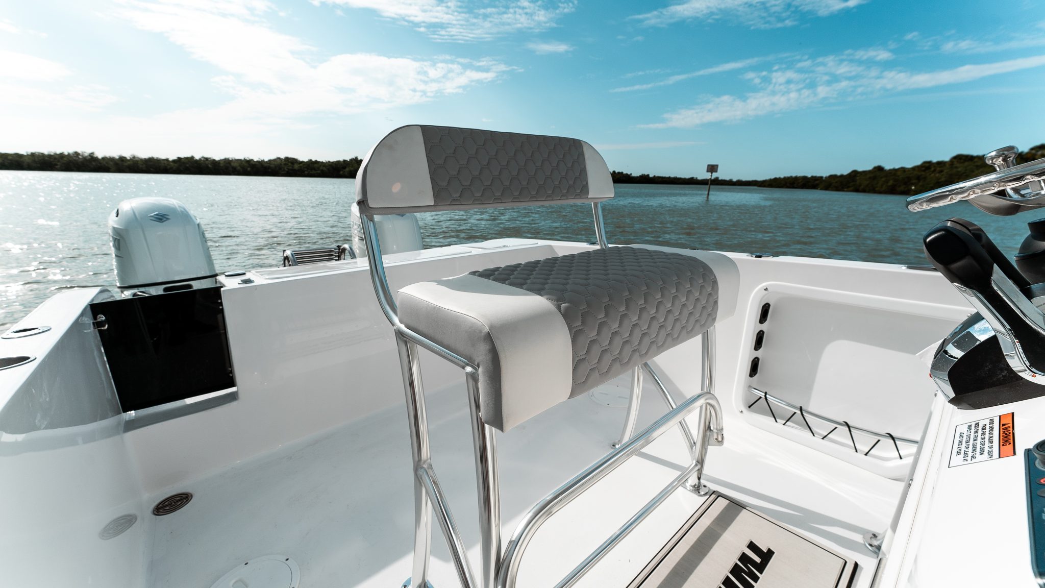 240 STX Center Console - Twin Vee