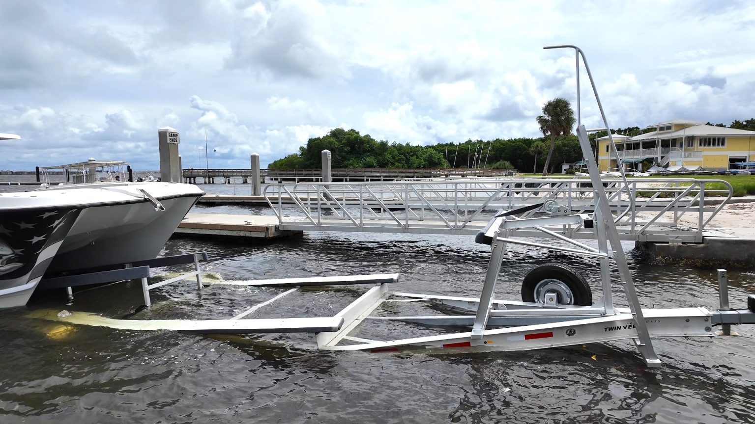 How to Trailer and Launch a Catamaran - Twin Vee
